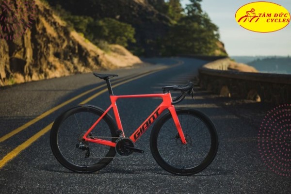 XE ĐẠP ĐUA 2023 GIANT PROPEL ADV PRO 1